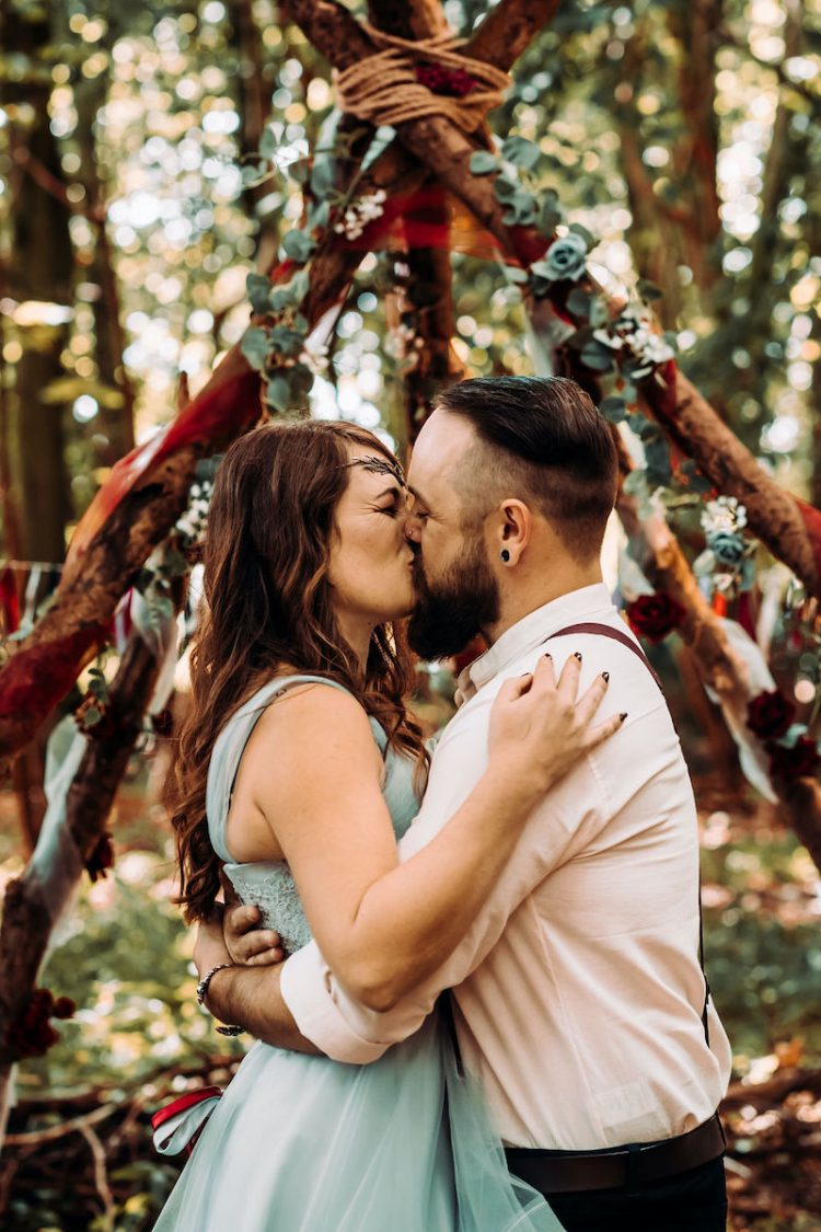 DIY WEDDING WITH COLIN LA CHENILLE CAKES & AX THROWING - Bridengroom